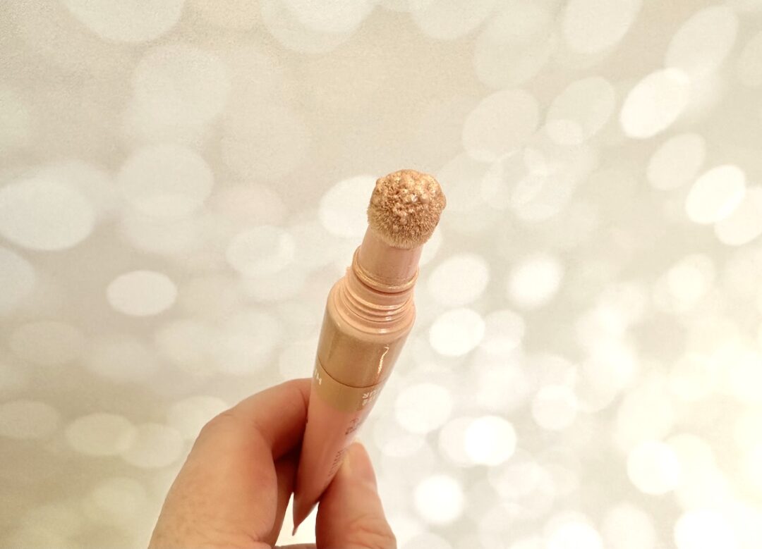 Charlotte Tilbury Highlighter Wand Dupes (With Swatches) - A Beauty Edit